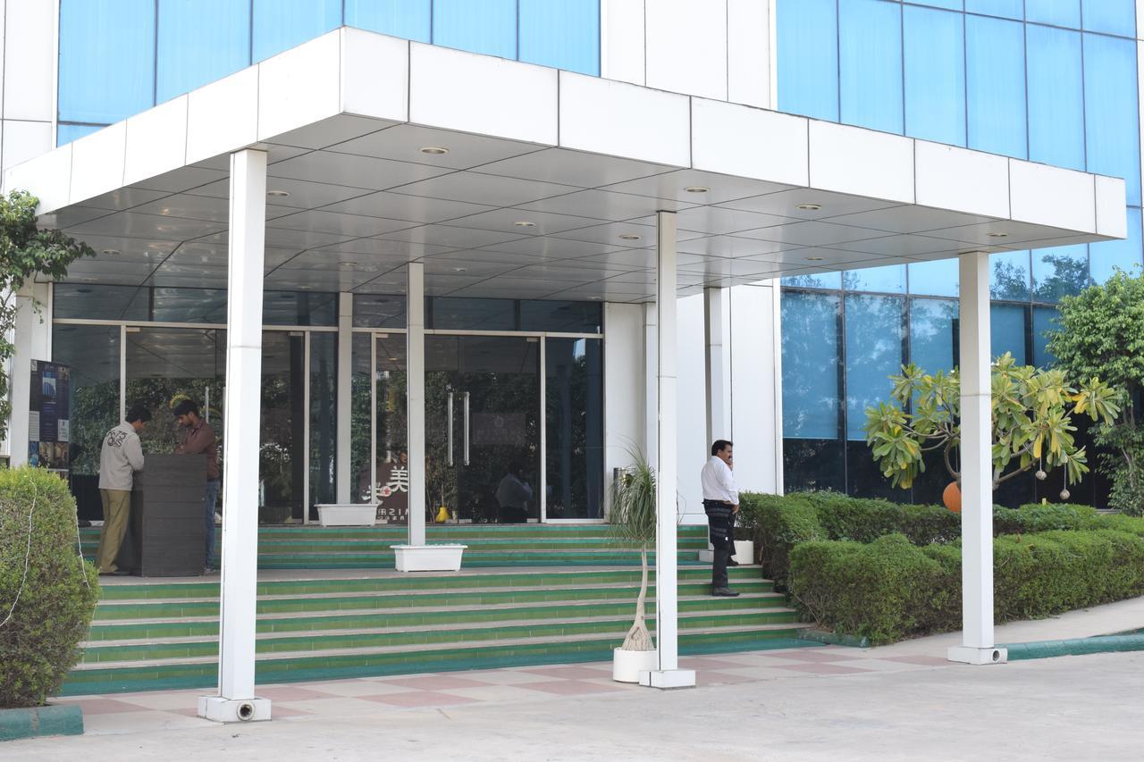 MISAKI HOTEL MANESAR | ⋆⋆⋆⋆ | GURGAON, INDIA | SEASON DEALS FROM $52
